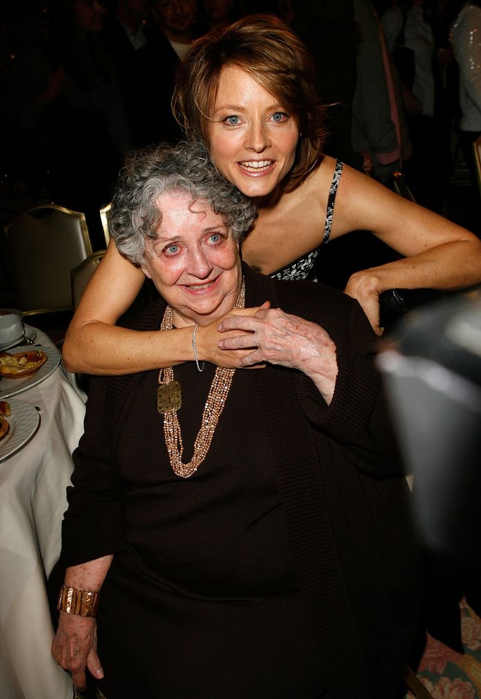 BINNENKIJKEN. Jodie Foster verkoopt haar villa met een sterke ...