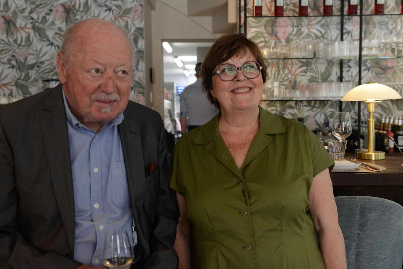 Ere-burgemeester Patrick Moenaert (74) viert samen met zijn Marie-Anne ...