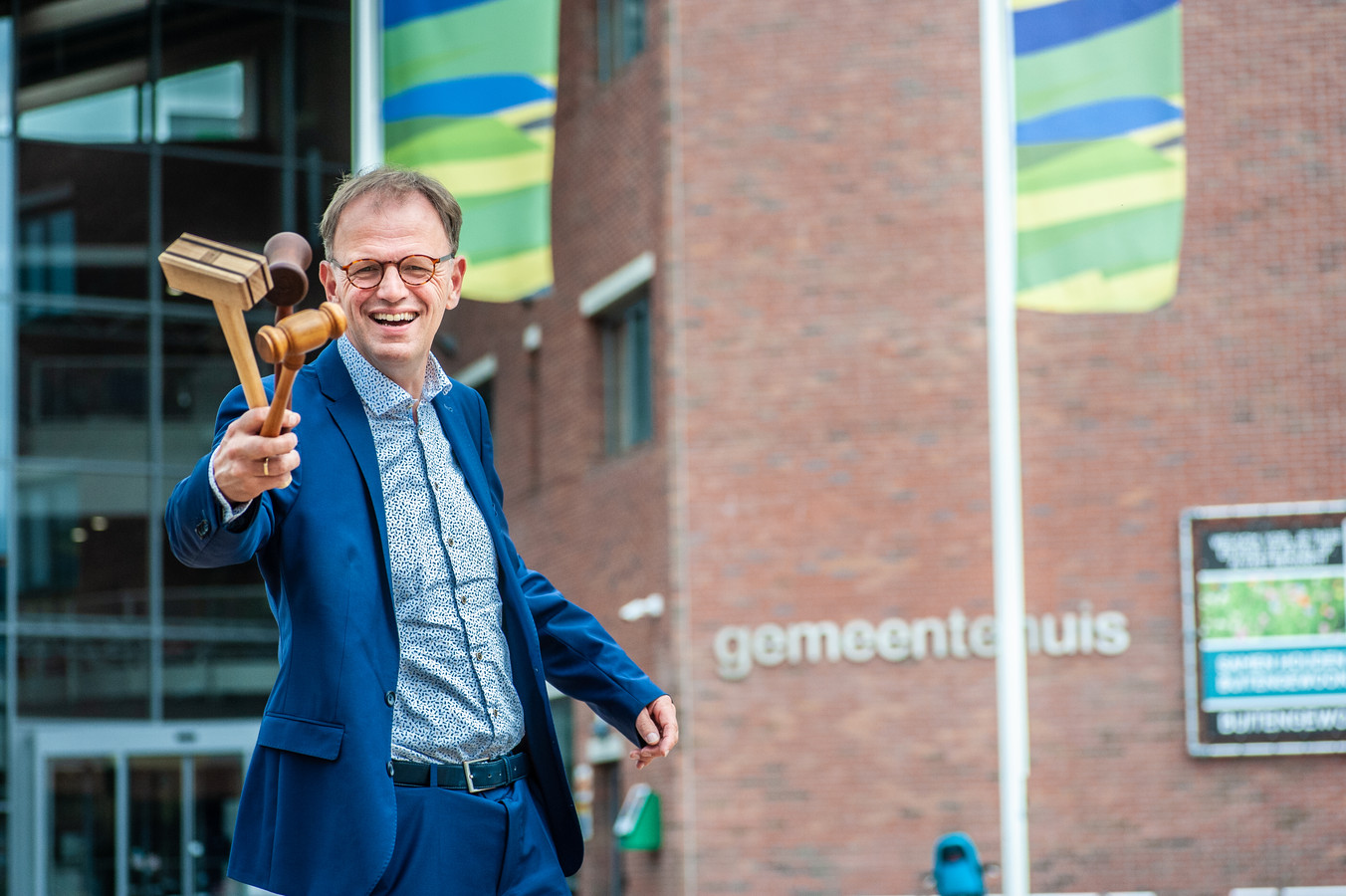 Oud-burgemeester Van der Kamp opgelucht dat delen van iemands adres op ...