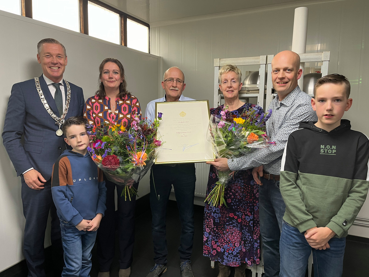 Koninklijke kadetjes uit Den Ham? Deze bakker (bekend van de kozakken ...