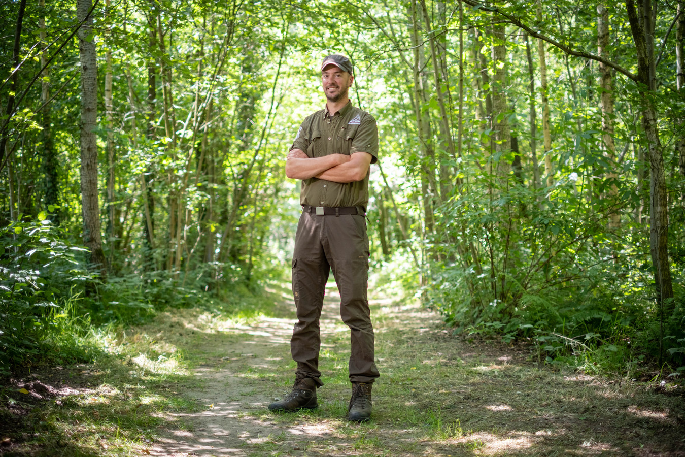 BIJZONDERE BEROEPEN. Veldwachter Hans ruilde fabriek in voor bos: “Wie ...