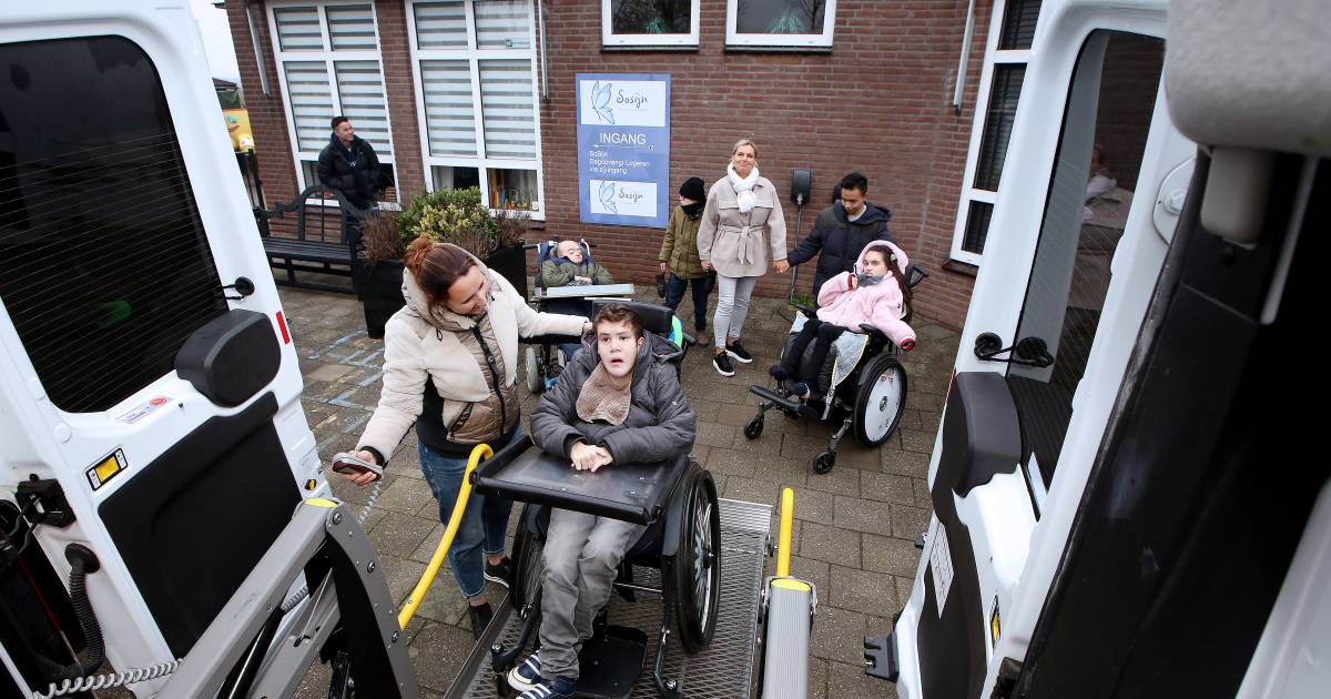 Opluchting bij tientallen zorginstellingen: bussen blijven rijden | Ede ...