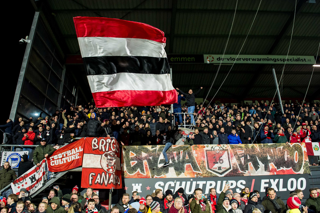 Verdediger Dennis Vos verruilt PSV voor FC Emmen, contract tot zomer ...