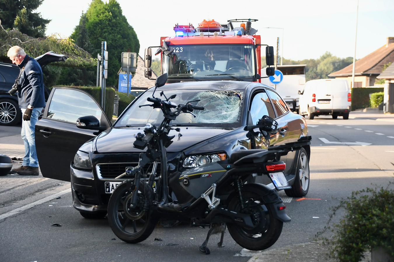 Bromfietser (57) tijdje kritiek na botsing met auto op kruispunt in ...