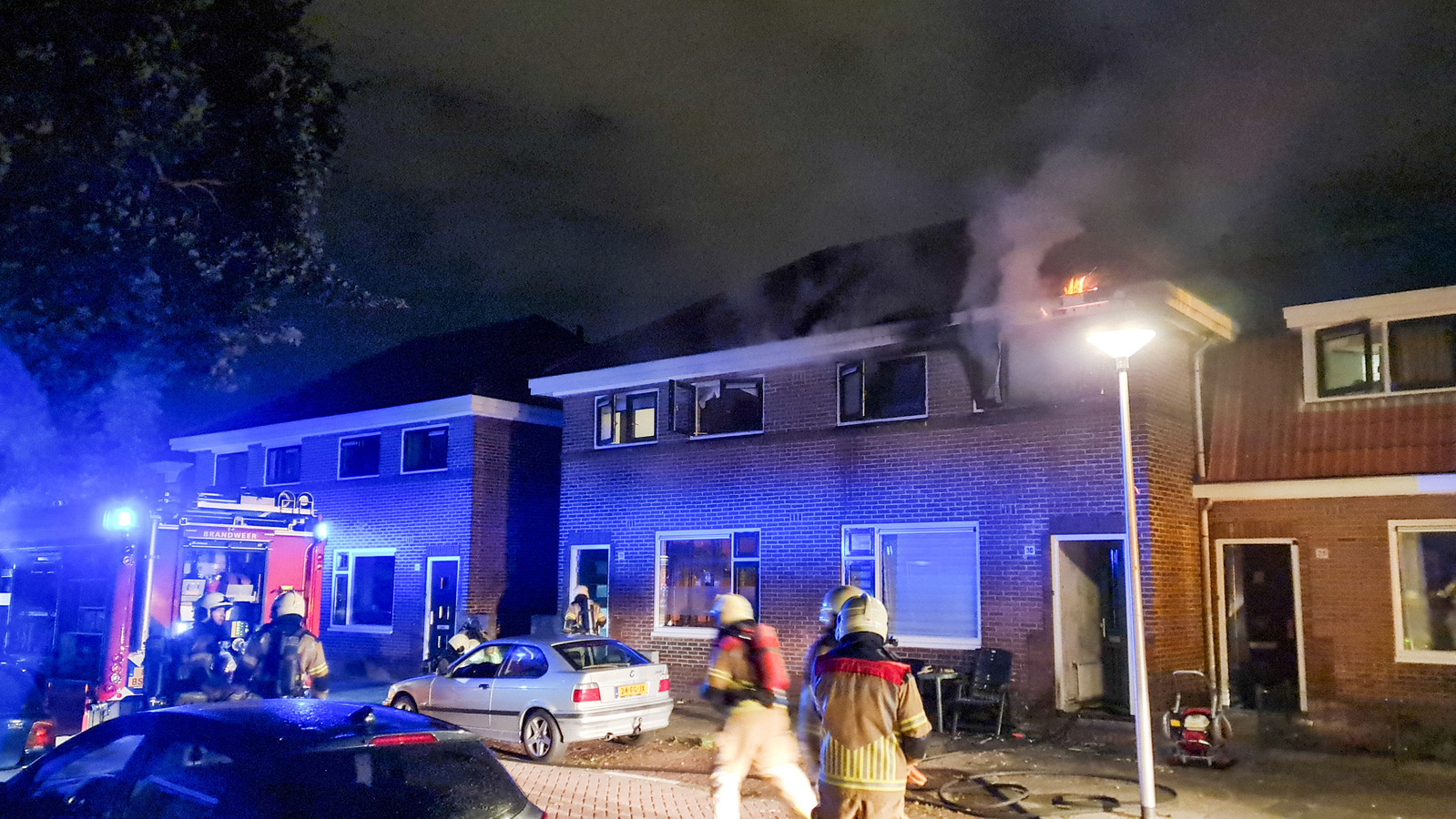 Grote schade bij uitslaande woningbrand in Enschede | Foto | tubantia.nl