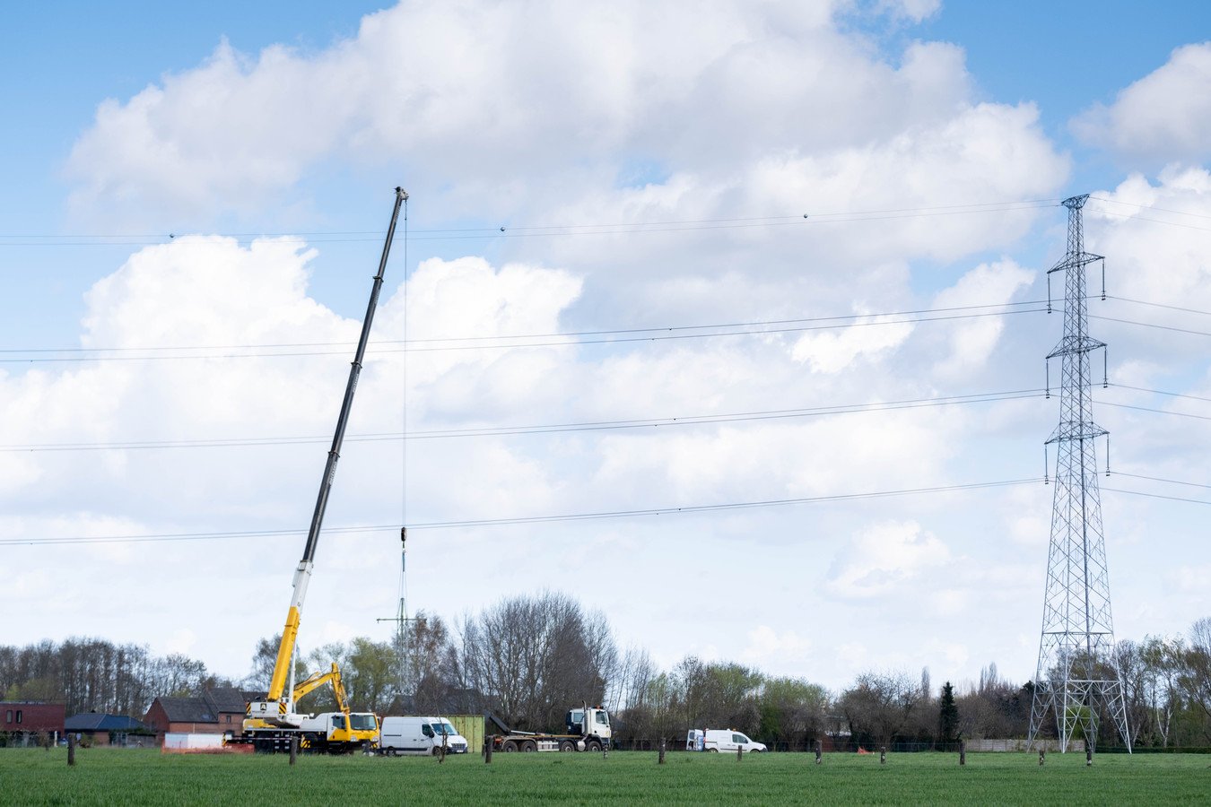 Elia verwijdert hoogspanningslijn Malderen-Mechelen: “Pylonen staan er al 100 jaar” | Foto | hln.be