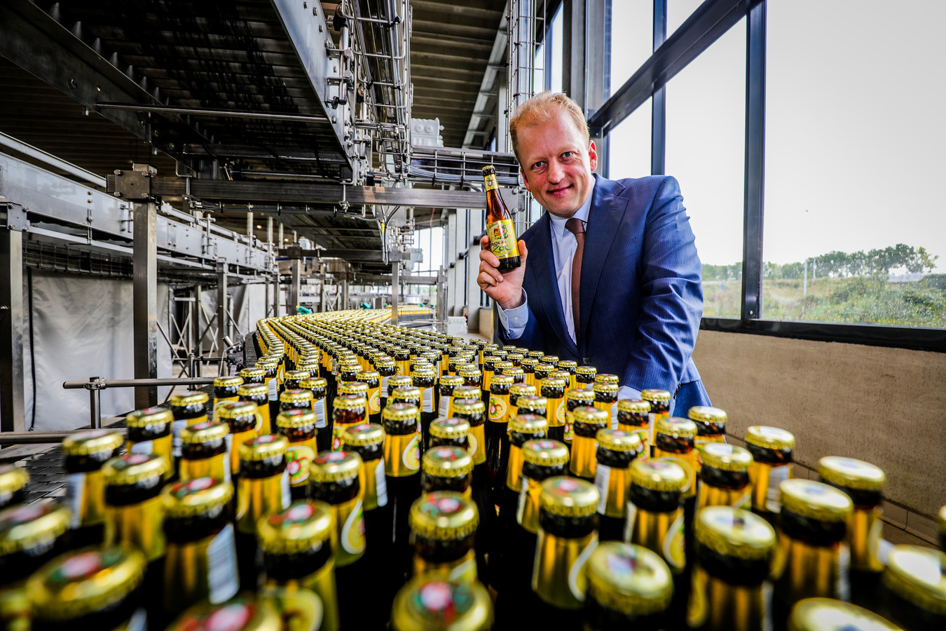 Brouwerij opent nieuwe ‘flesjesfabriek’ op één van de meest zichtbare ...