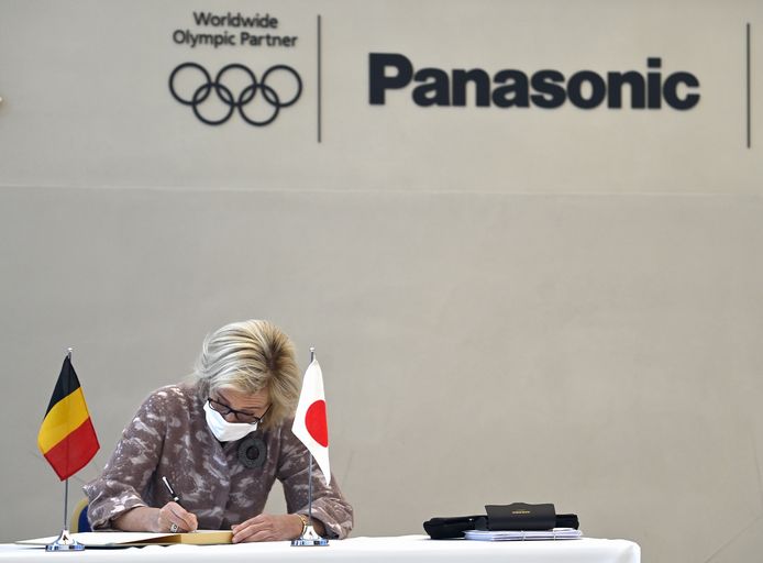 La princesse Astrid et la délégation belge lèvent leur bière aux ...