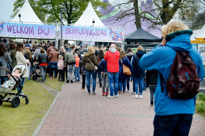 Gratis entree voor vroege vogels aan banden gelegd bij Bevrijdingsfestival Enschede ...