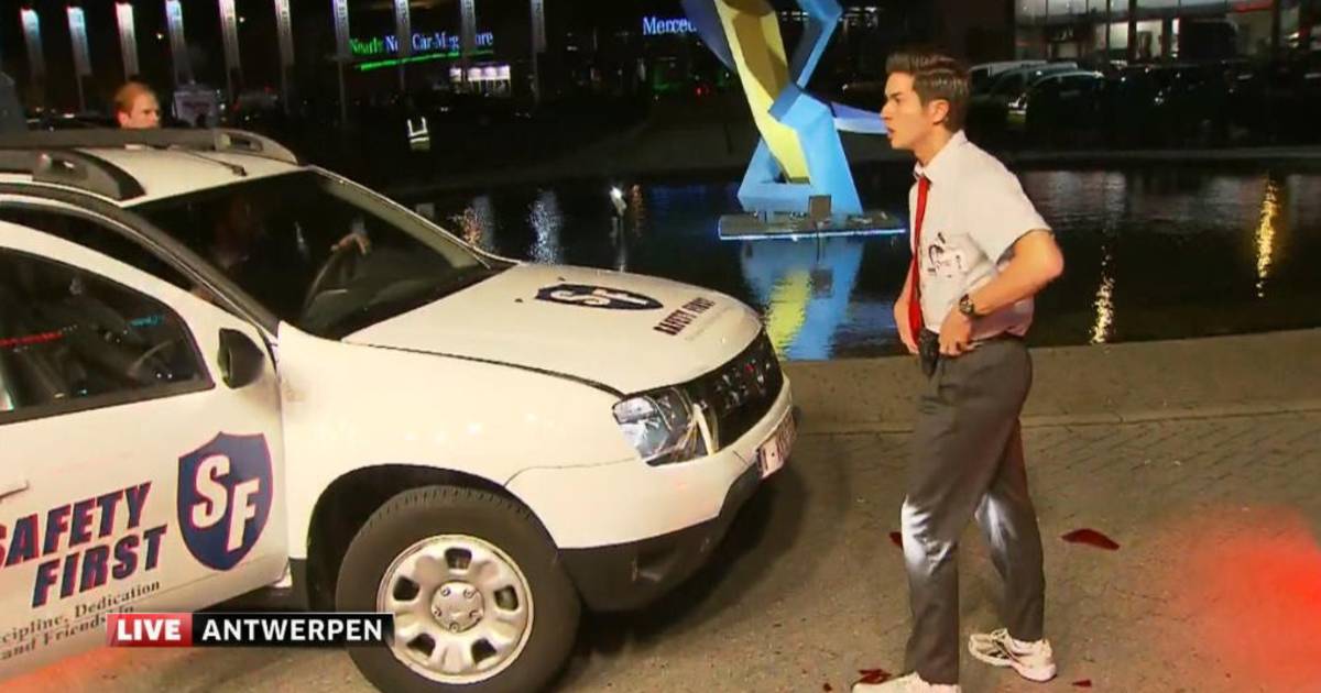 Vies grappig: Smos maakt brokken op première van 'Safety First - The ...