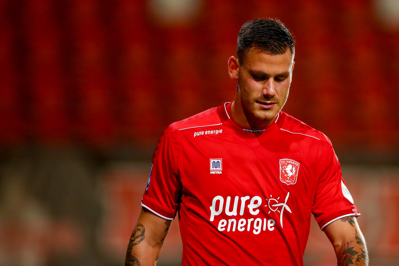 FC Twente moet geblesseerde Dumic wekenlang missen | Foto | tubantia.nl