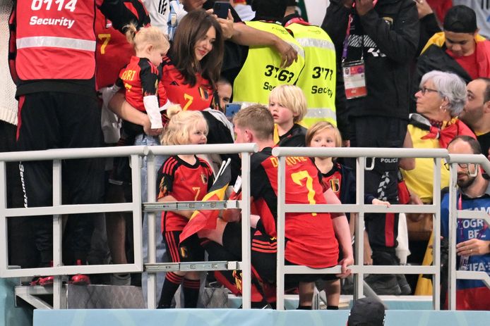 KIJK. De Bruyne in armen van dochter en zoontjes, Courtois krijgt ...