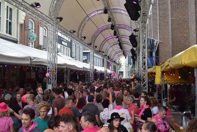 Pop-upbioscoop en prom: dit is er te doen tijdens Pride Month in ...