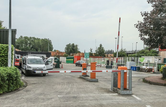 Containerpark in Ieper krijgt nieuwe zuilen | Ieper | hln.be