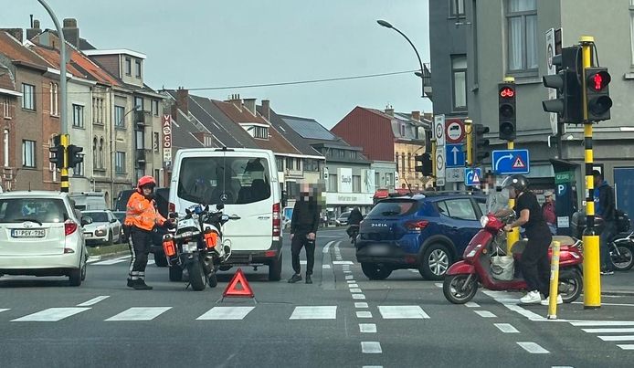 Twee ongevallen snel na elkaar op druk kruispunt in Brugse Poort: “Fietsende maaltijdbezorger ...