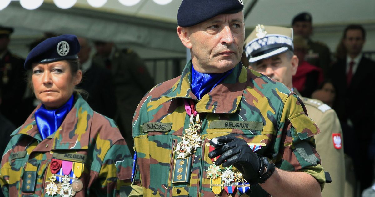 Officieren dagen Belgisch leger voor de rechter wegens pestende ...