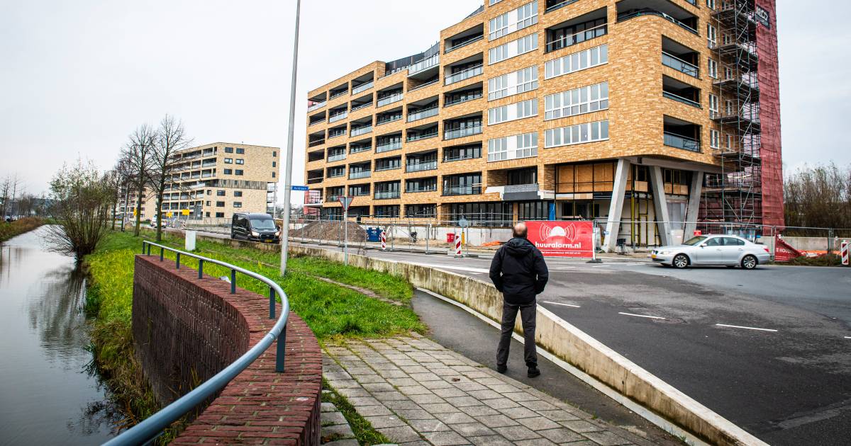 Cil verkocht zijn huis, maar complex waar hij gaat wonen is niet af ...