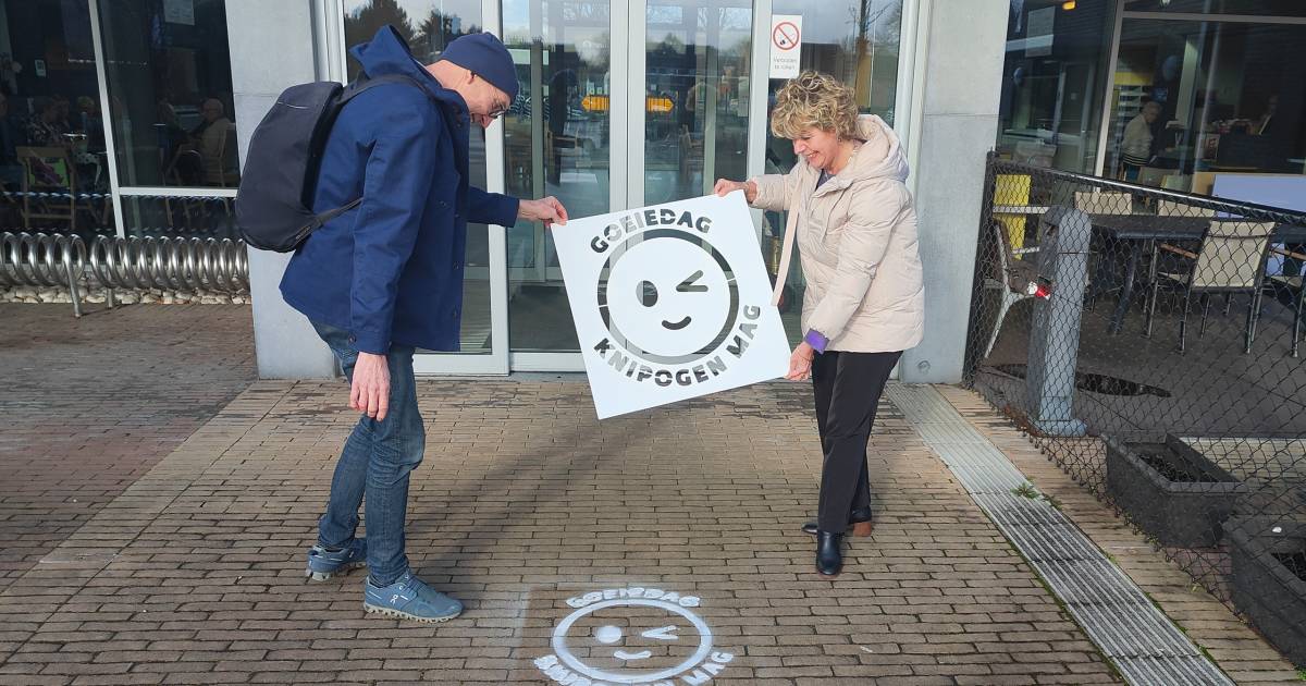 Smileys op straat moedigen Zoerselaars aan om naar elkaar te knipogen ...