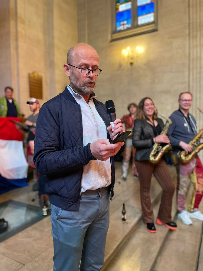 Zonder dirigent maar mét bitterballen maakt Twents Stroat Ensemble ...