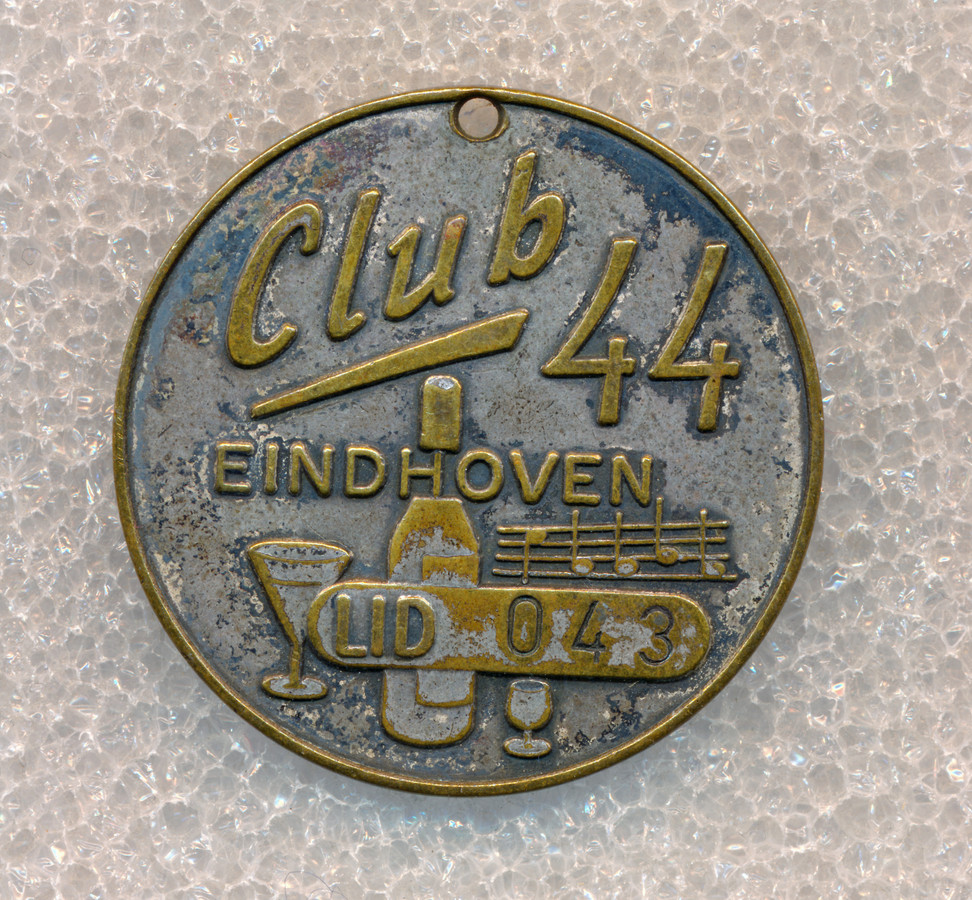 Club 44 was meteen een voltreffer, maar in spijkerbroek mocht je niet ...