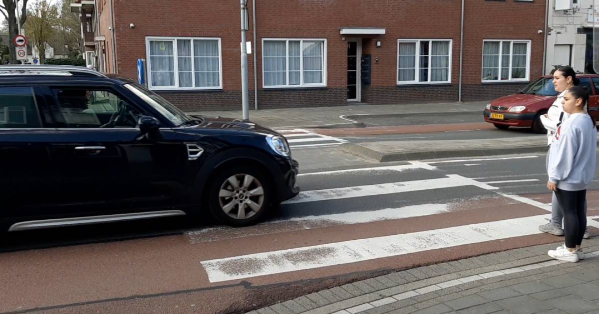 Gevaarlijk zebrapad in Tongelre: ‘Het is nu een té fijn rondje om hard te rijden’ | Eindhoven ...