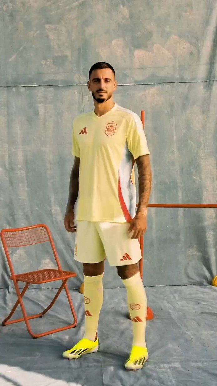 Roze Duitsers en Spanje in het geel, maar ook veel klassieke outfits ...