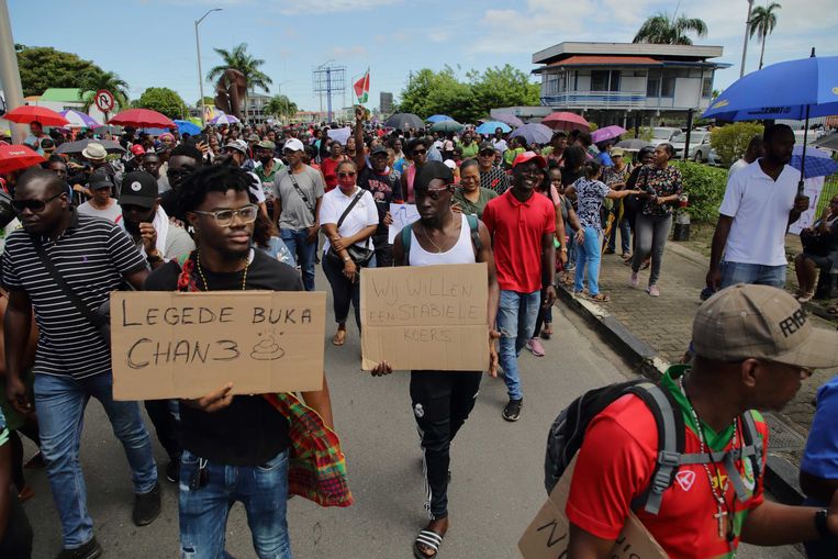 Surinaamse president Santokhi onder druk door dagenlange protesten ...