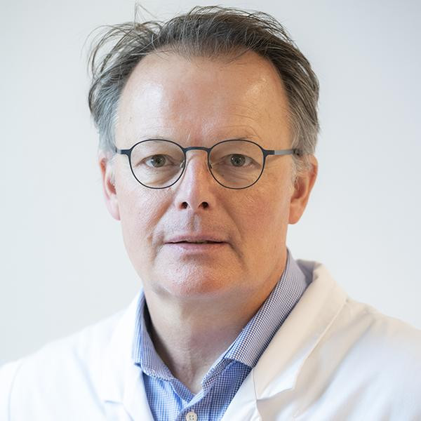 Behandelen we Covidpatiënten nu anders dan aan begin pandemie? Longarts Bart Lambrecht: “We ...