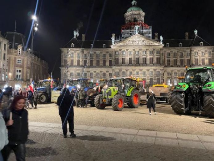 Boeren blokkeren in België grensovergangen met Nederland, op meerdere ...