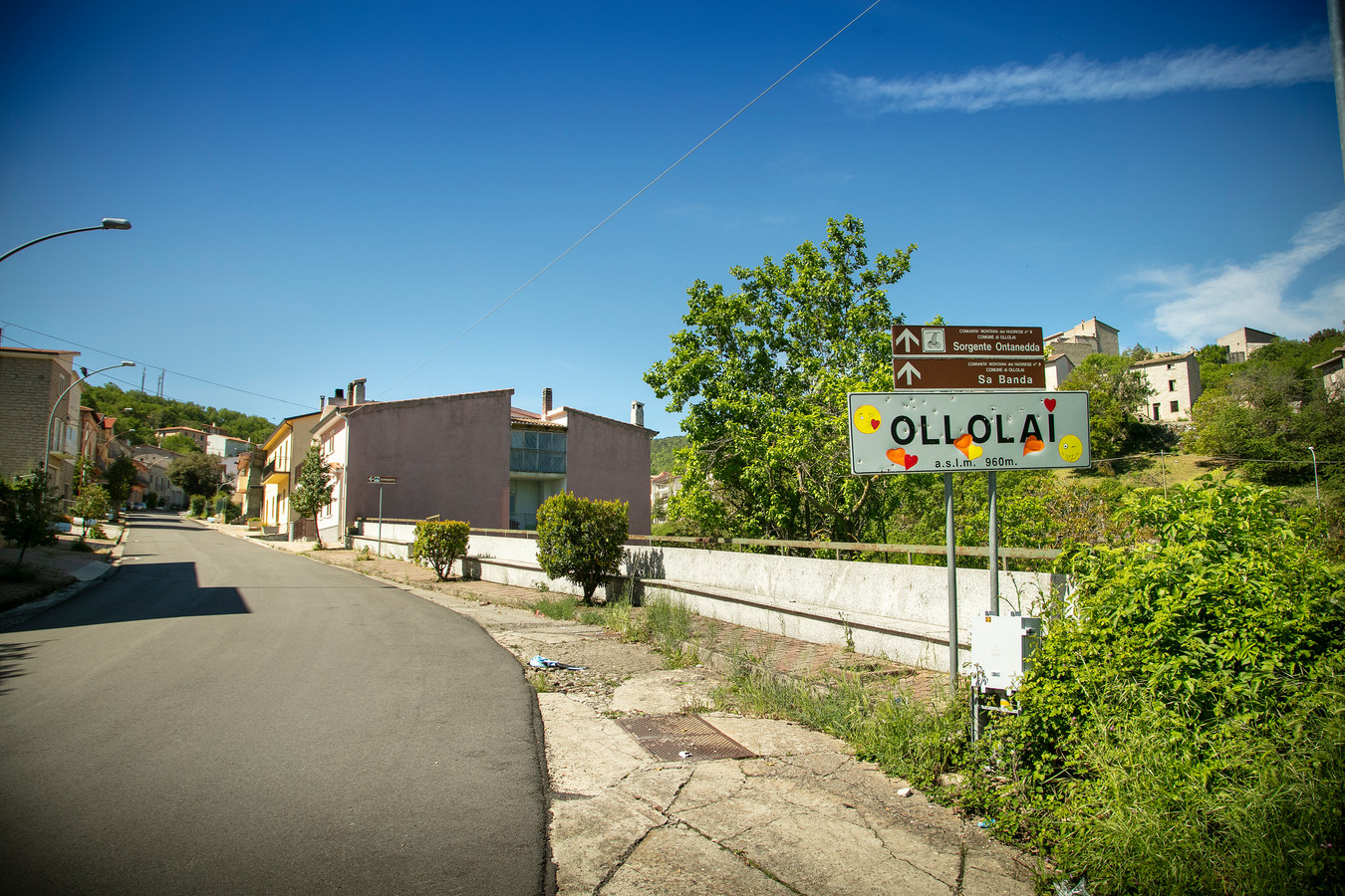 Nederlandse koppels moeten vergaan dorpje Ollolai leven inblazen | Foto ...