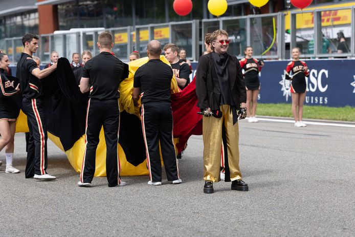 Le chanteur Antoine Delie répond aux critiques après sa prestation ...