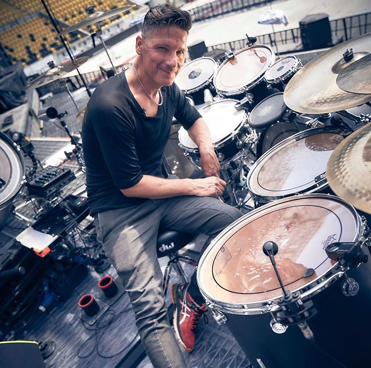 Joost (31) bedenkt middel tegen grootste ergernis van drummers, Metallica en Rammstein zijn fan ...
