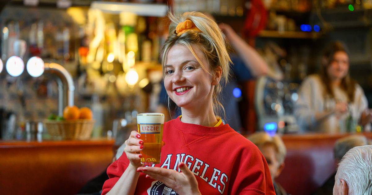 Cafébazin Lizzie viert tien jaar ondernemerschap met nieuw bier: “50% power - 42,5% liefde - 7,5 ...