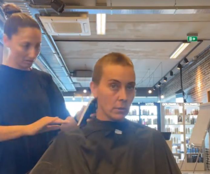Anouk laat hoofd kaalscheren voor gemillimeterde look | Show | AD.nl
