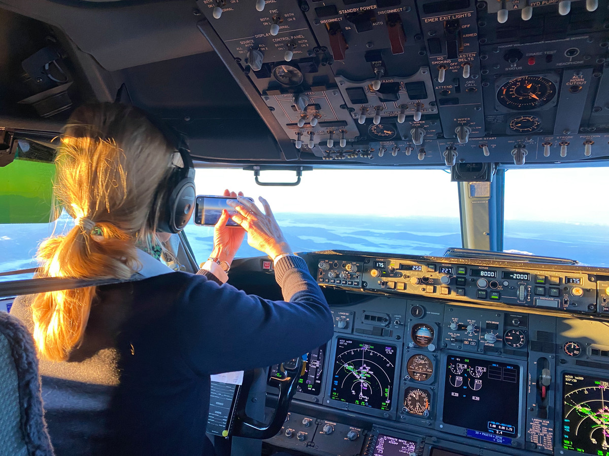 Piloot Hanita pakt de mooiste momenten in de lucht: ‘Enige wat ik moet ...