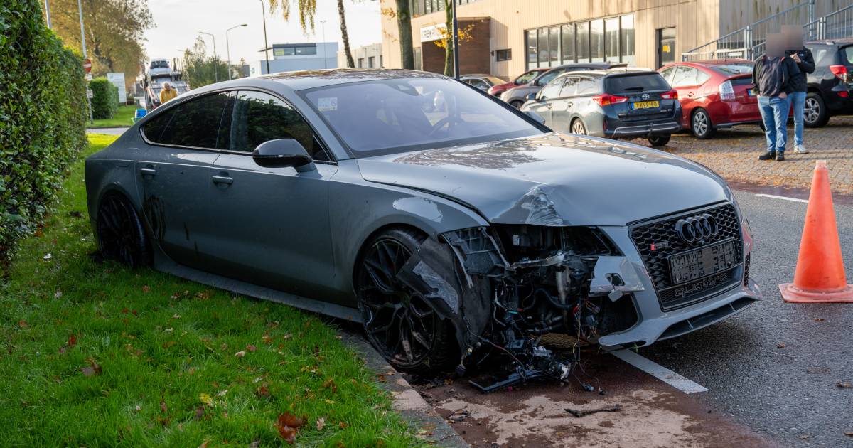 Snelle Audi in de kreukels na crash | De Ronde Venen | AD.nl