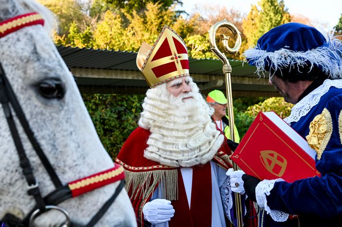 Sinterklaas komt naar Gingelom tijdens voorstelling en voorleesmoment ...