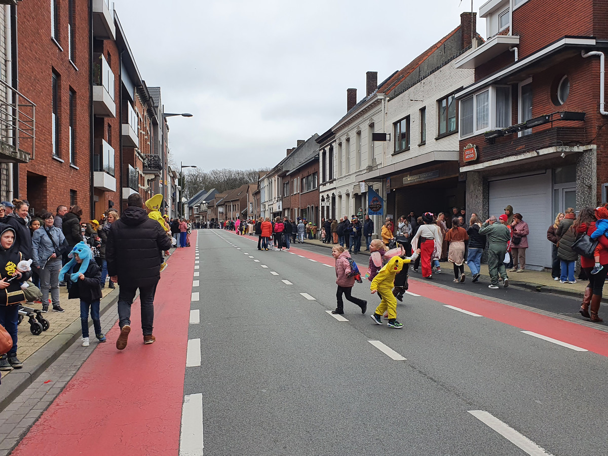 IN BEELD. Carnavalsstoet in Ossenkoppenstad | Foto | hln.be