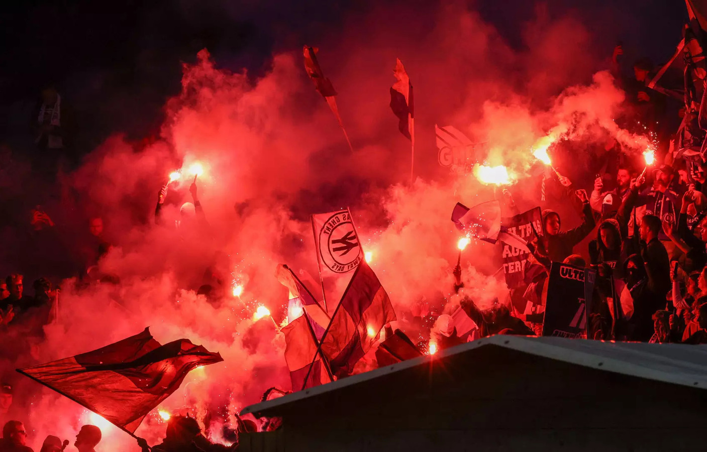 Bondsparket eist 3.000 euro boete van KAA Gent voor afsteken rookbommen ... Bondsparket eist 3.000 euro boete van KAA Gent voor afsteken rookbommen ...