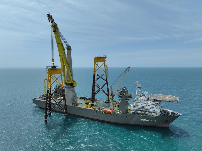 Boskalis moet extreem grote en zware palen bodem inslaan voor megawindpark langs Schotse kust ...