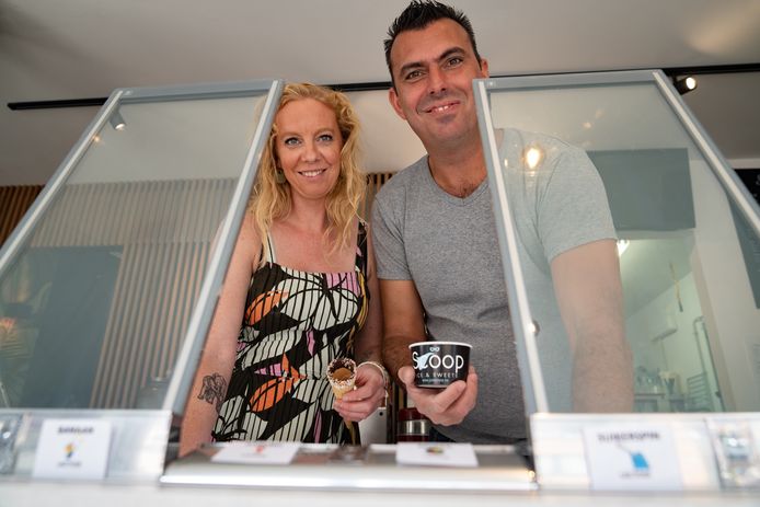 Nick (42) en Anne-Marie (40) nemen ijssalon Scoop over: “Voortaan ook ...