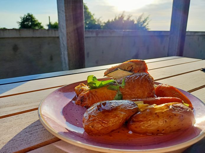 RESTOTIP. Genieten van malse kip bij de ondergaande zon op de Tieltse ...