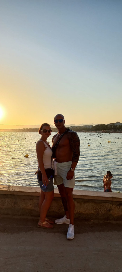 Bekende bodybuilder Jonas (39) overleden na hartaderbreuk: “‘Blijf bij ons, niet weggaan’ riepen ...