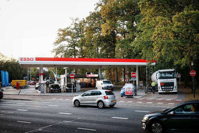 Buurt baalt: Tankstation 24 Oktoberplein trekt overlast aan | Utrecht ...