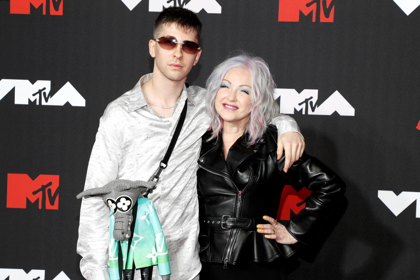 Zoon van zangeres Cyndi Lauper opgepakt voor wapenbezit | Foto | hln.be