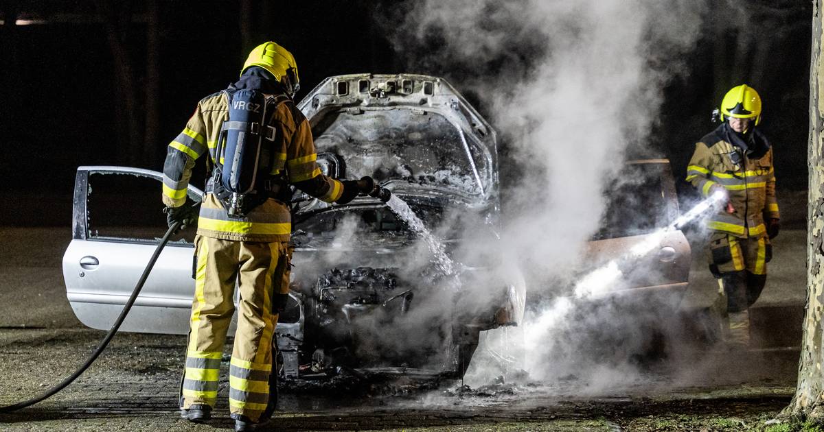 Autobranden in Lent en Nijmegen, mogelijk aangestoken | Nijmegen | AD.nl