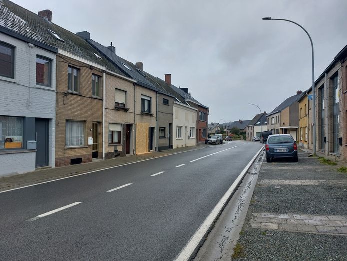 Wagen tegen gevel in Sint-Andriessteenweg: twee bestuurders lichtgewond ...