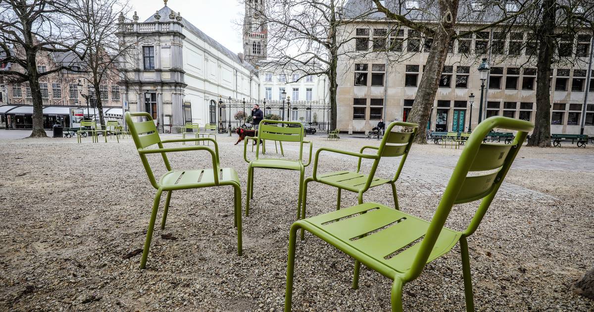 Daar duiken de Brugse groene stoelen opnieuw op, ook de Burg krijgt er ...