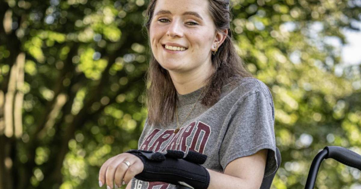 Maartje (19) stapte bij een jongeman uit Knokke in de cabrio... Haar ...