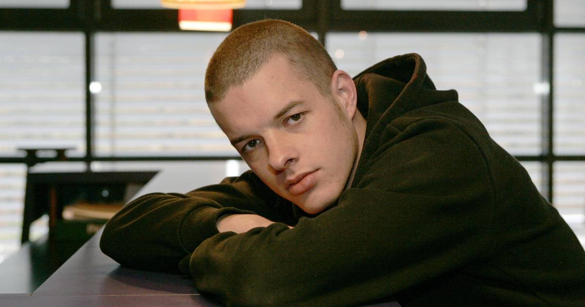 Vliegtuig Filemon Wesselink moet omkeren | Sterren | AD.nl